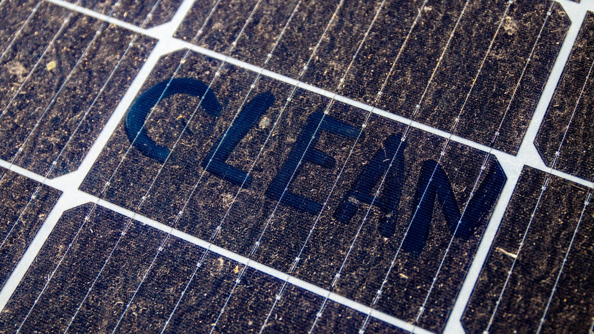 New device maximizes solar energy with self-cleaning tech - Interesting ...