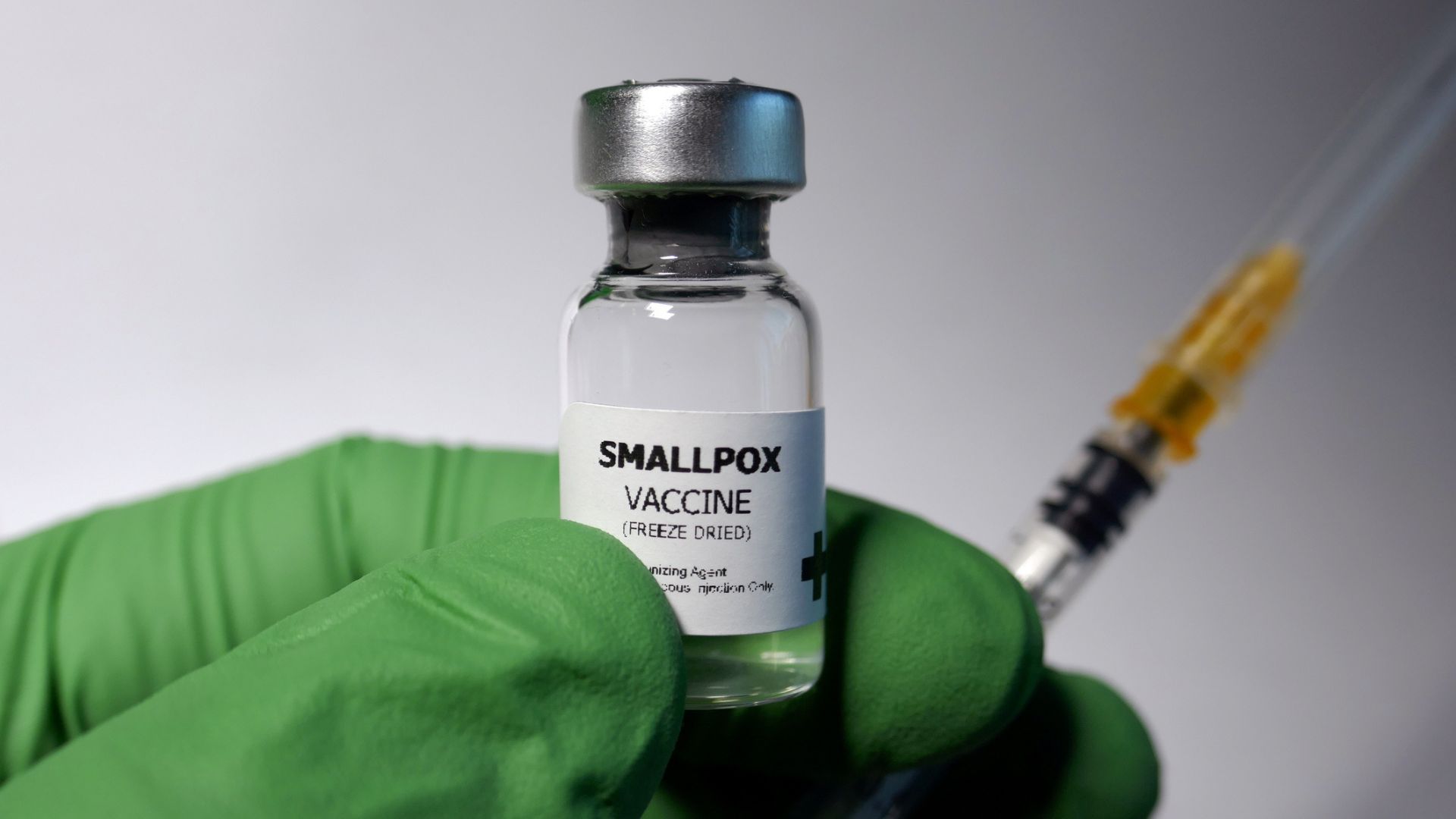 Be better prepared for smallpox return, report tells U.S.