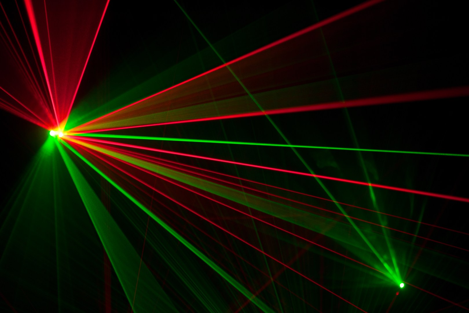 Knotting laser beams surprisingly possible show Caltech scientists
