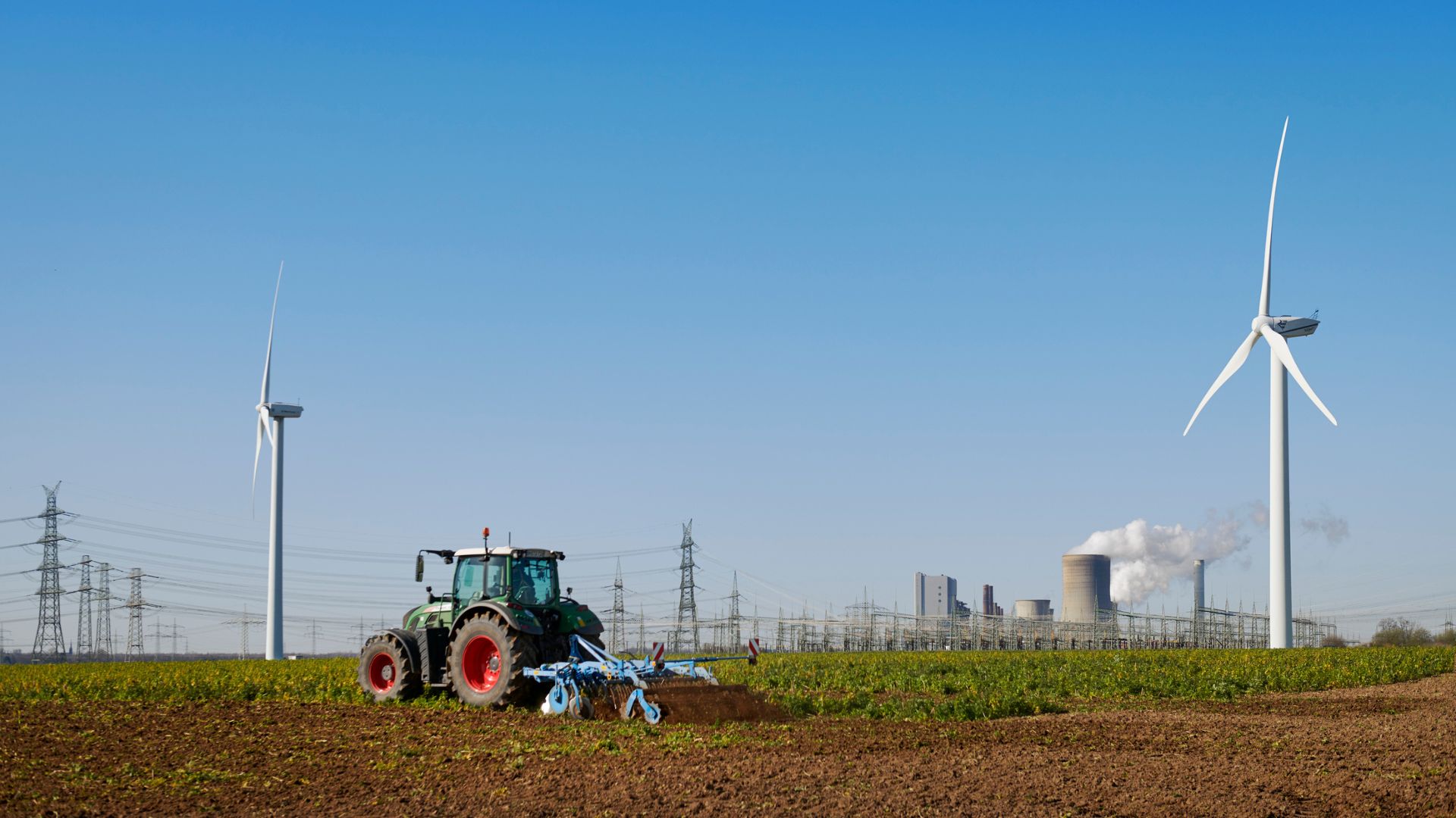 New research hints efficient pure electric drive tractors design