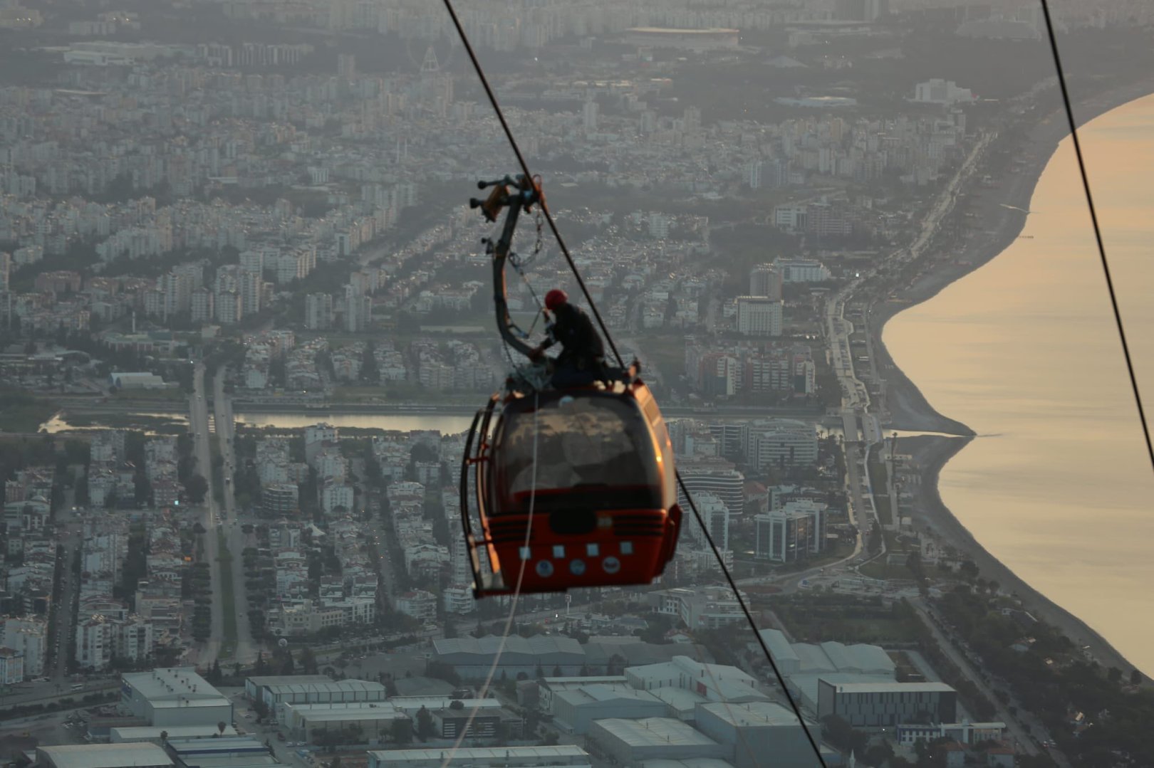 Turkey cable car collapse leaves one dead, 200 stranded - Interesting ...