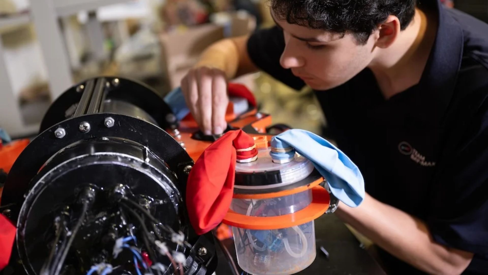 RICE made underwater robot swim with water-splitting fuel cells