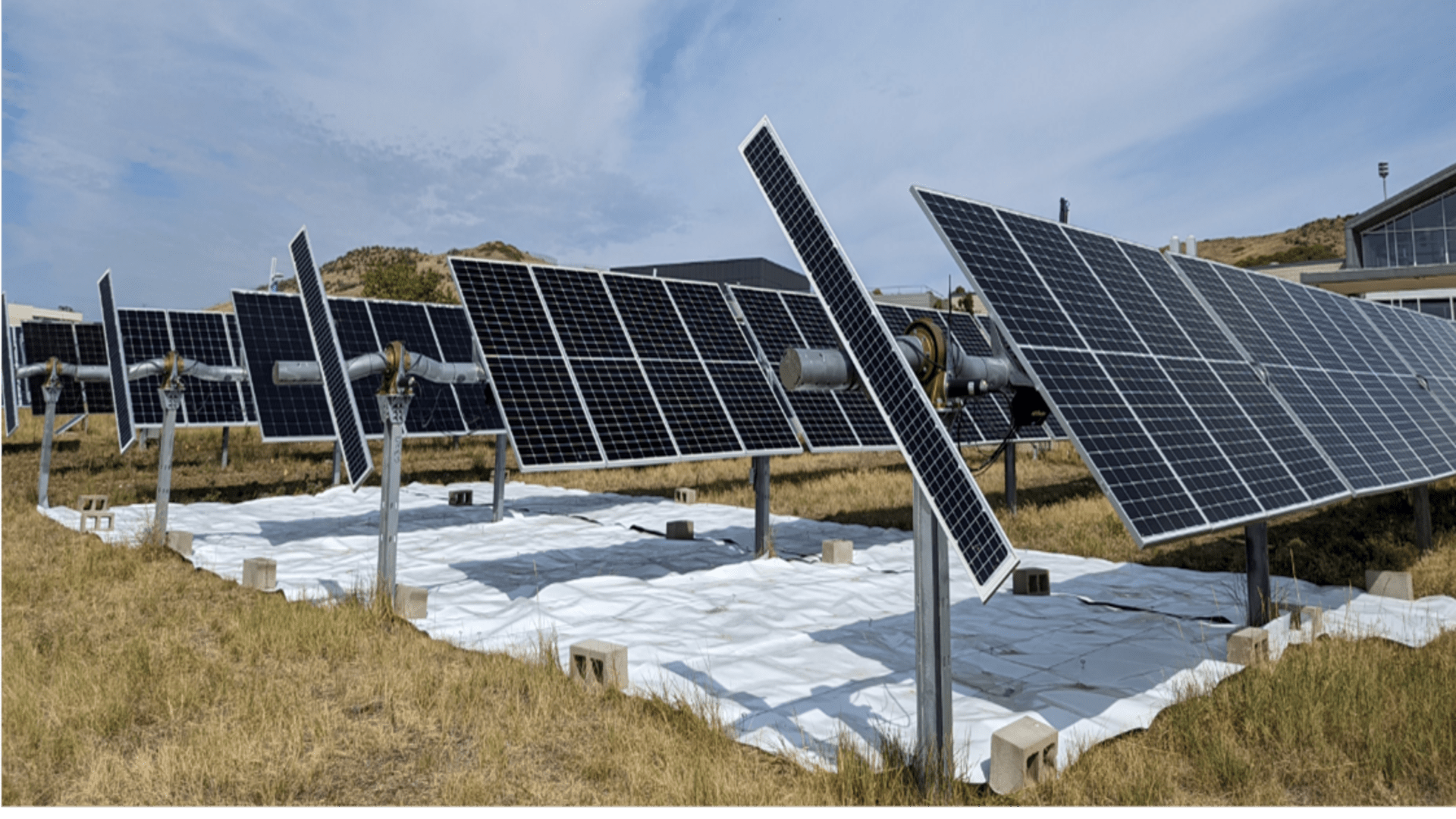 Researchers use reflectors underneath solar panels to boost solar power