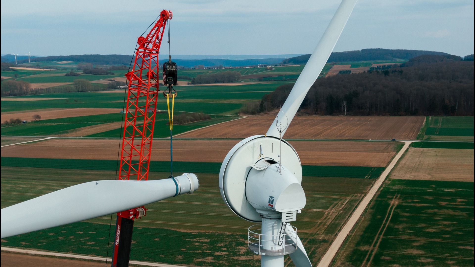 'World's first' wooden wind turbine blades installed in Germany