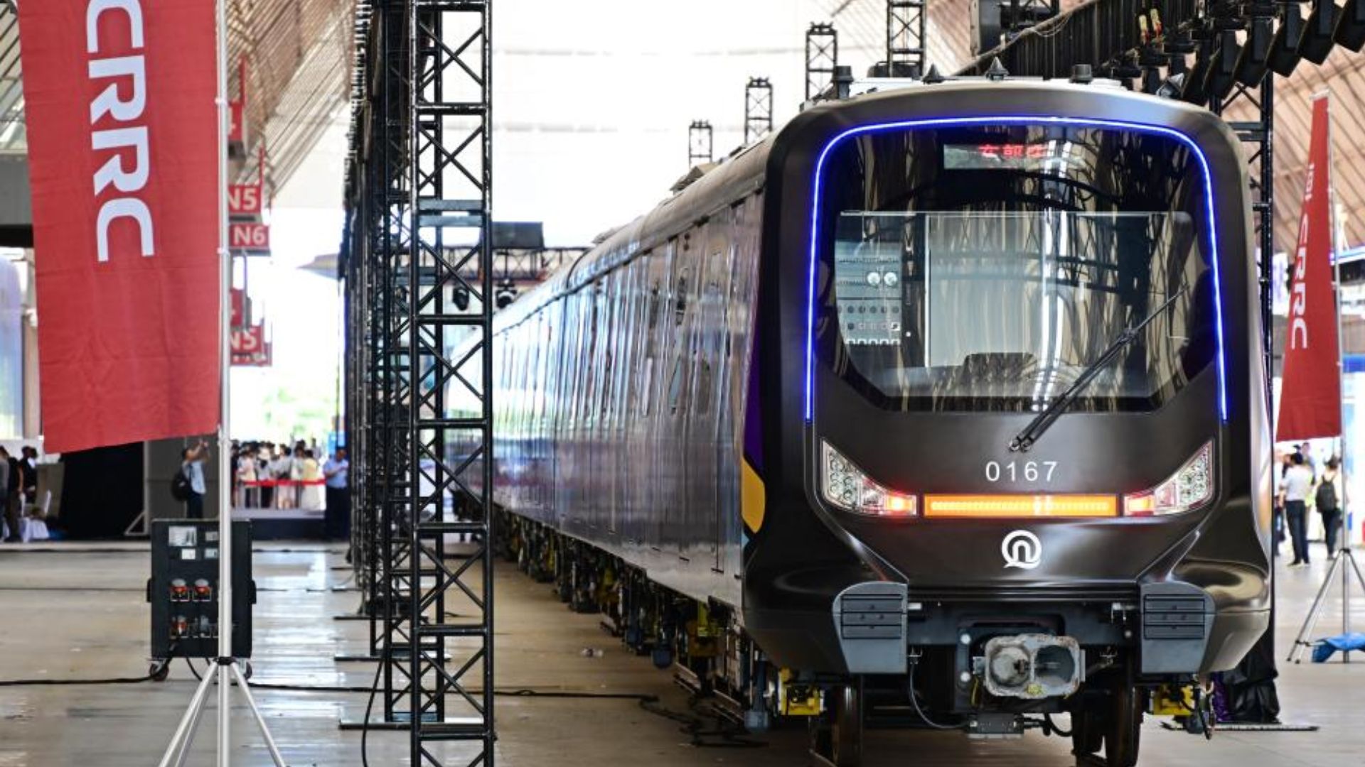 China: World’s 1st carbon fiber train burns less energy, hits 87 mph