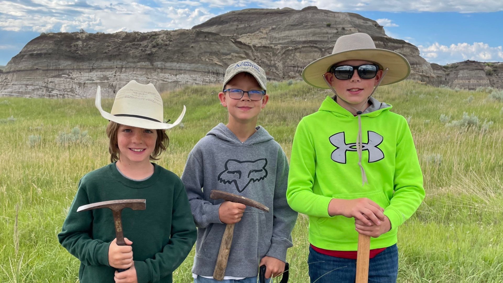 3 little fossil hunters discover rare 67-million-year-old teen T. rex