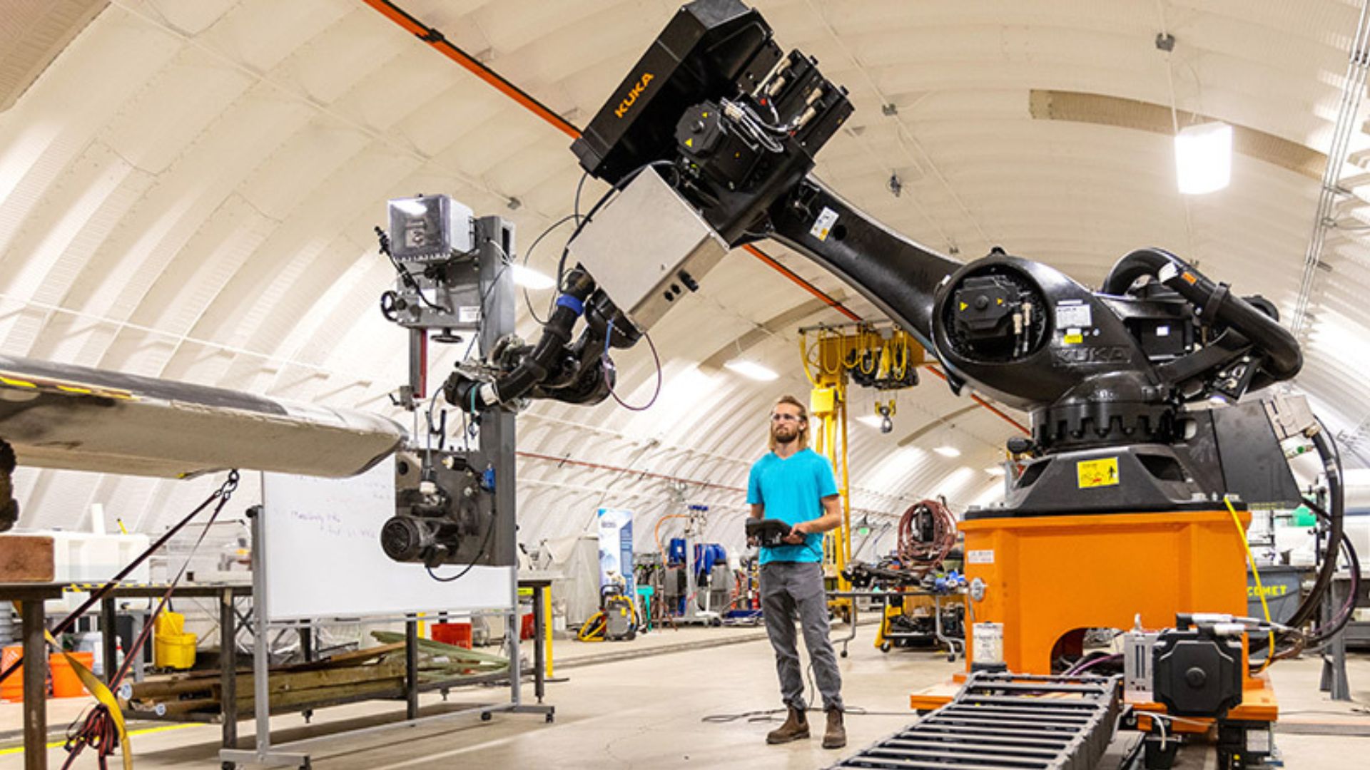 US: Robots boost consistency of wind turbine blade production