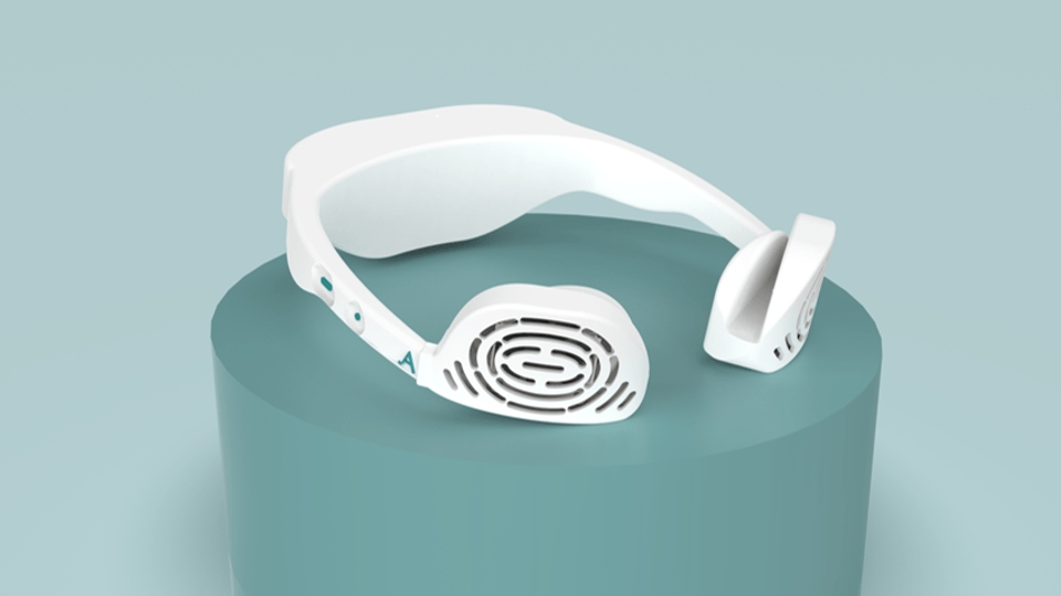UK student creates neck-worn air filter for underground train users