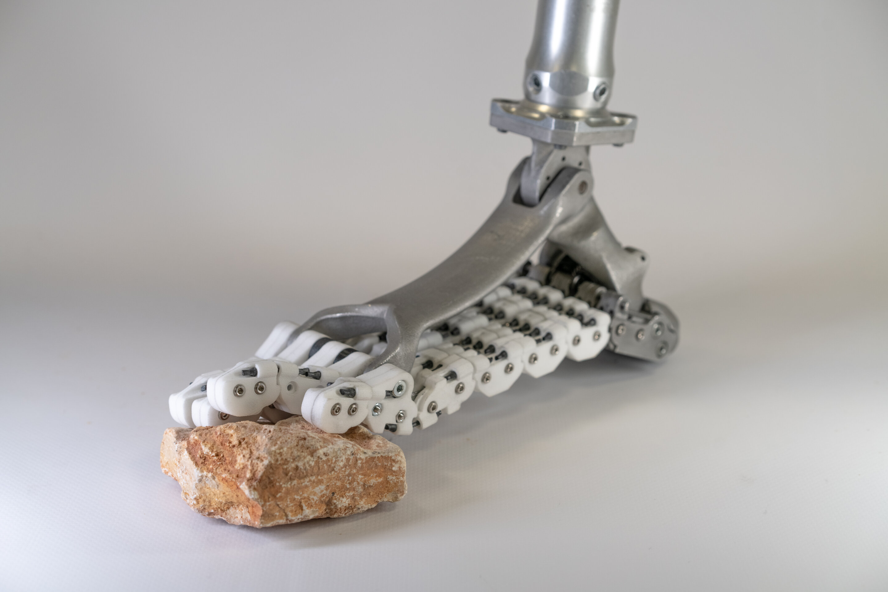 Artificial foot that mimics human movement to help people with limb loss