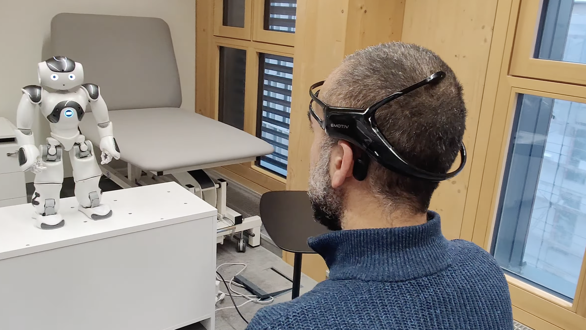 Brainwave-reading robot ‘coaches’ could rehabilitate stroke survivors