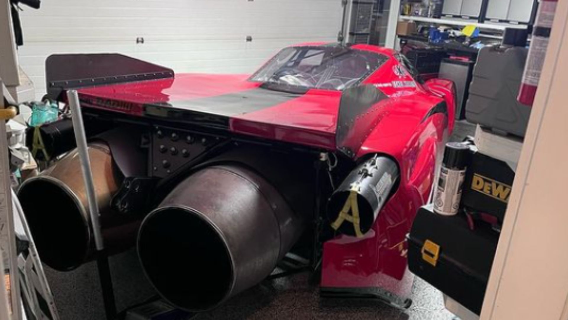 World’s first car packs 18,000+ hp with 2 Rolls-Royce jet engines