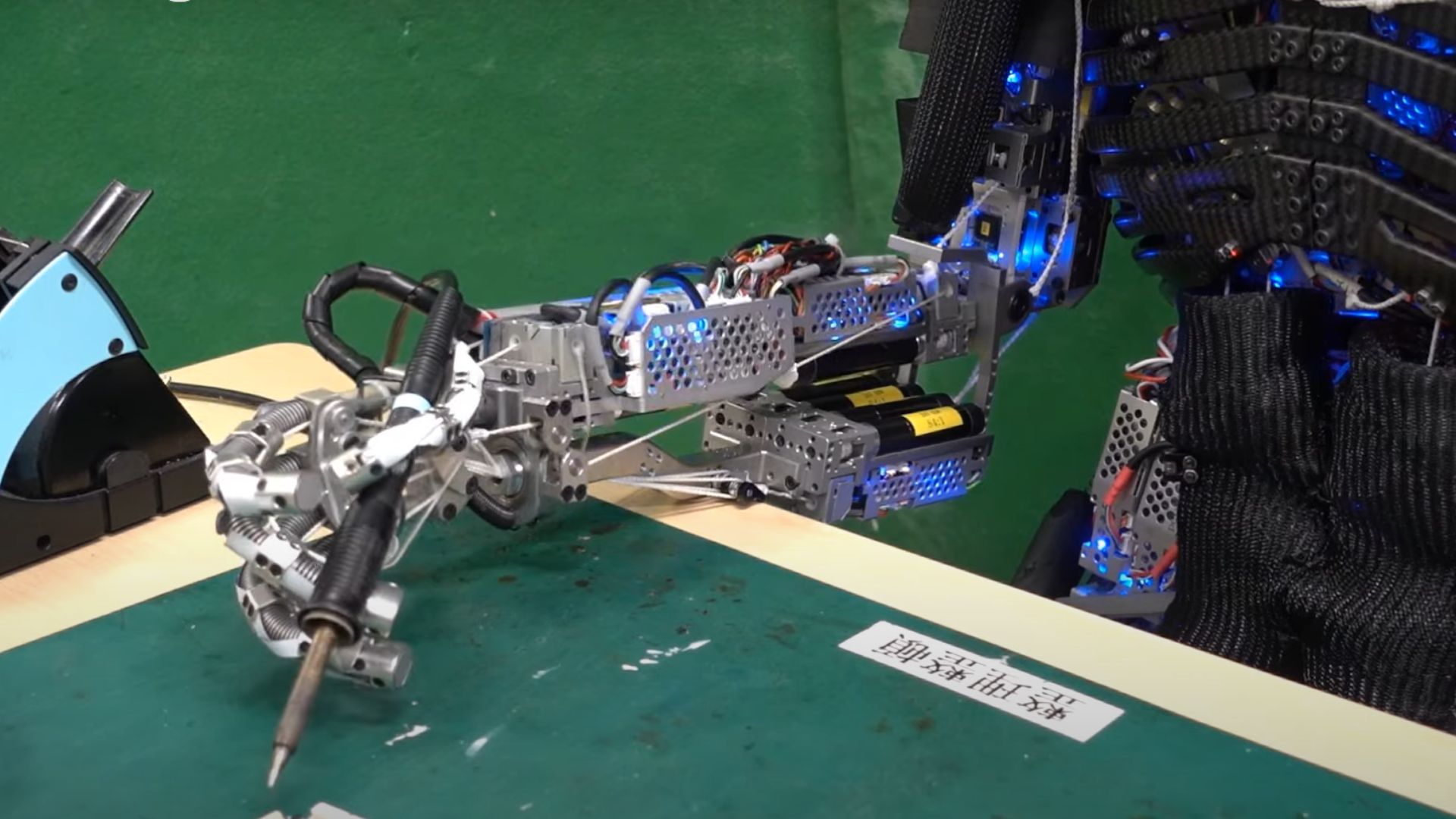 Scientists create mini robotic forearm muscle comparable to human