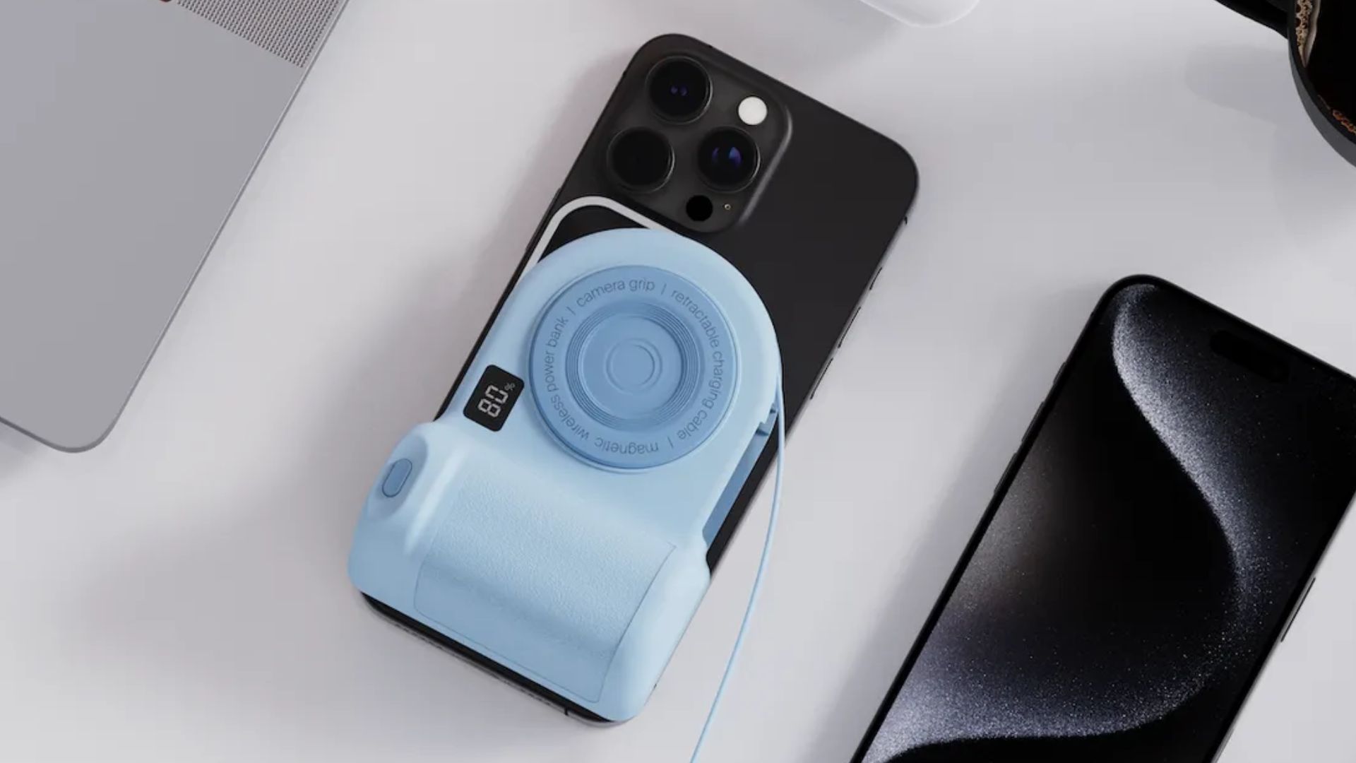 Retro-style magnetic power bank charges your phone on the go
