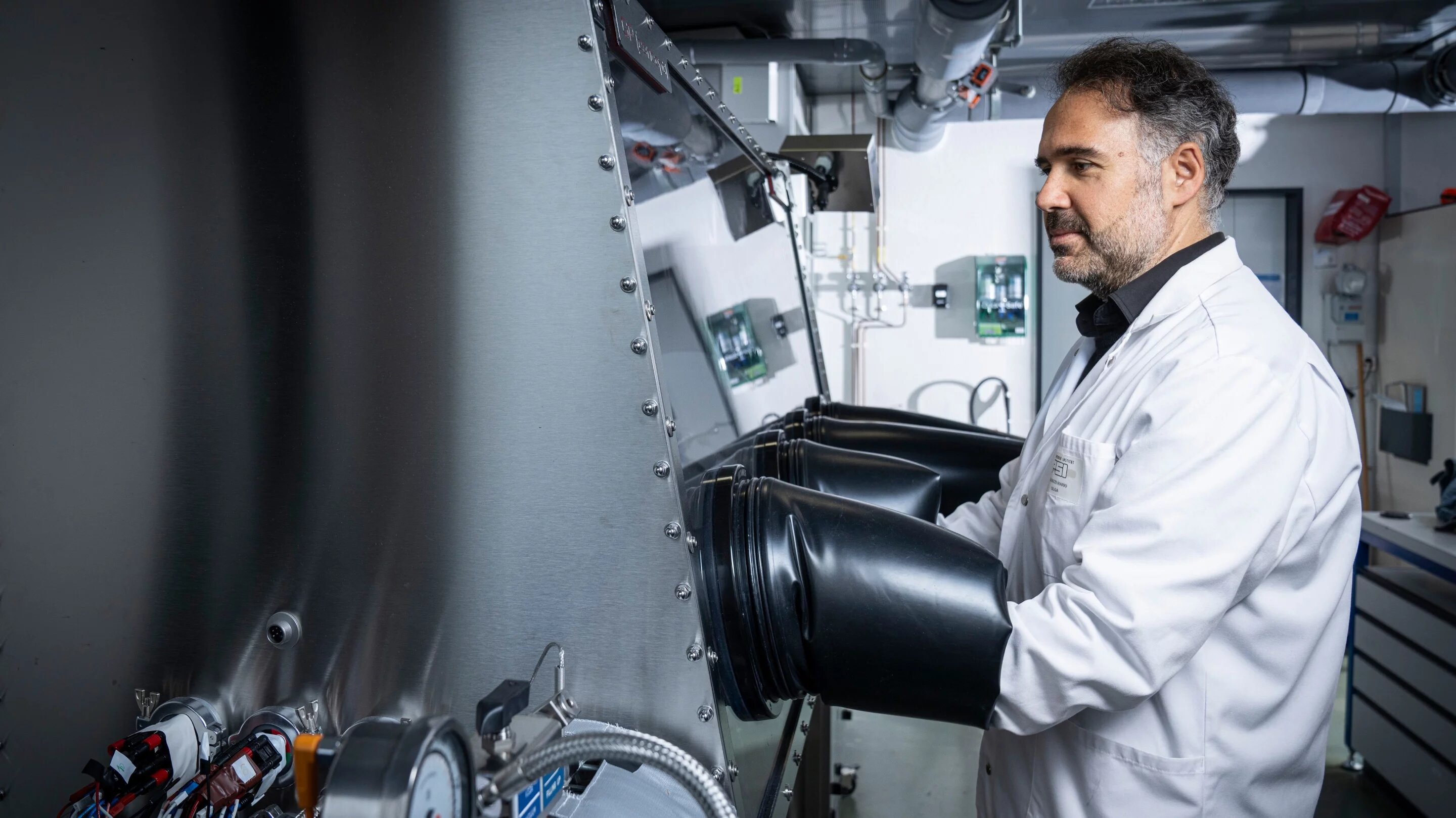 New coating boosts li-ion batteries to 4.8 volts, improve efficiency