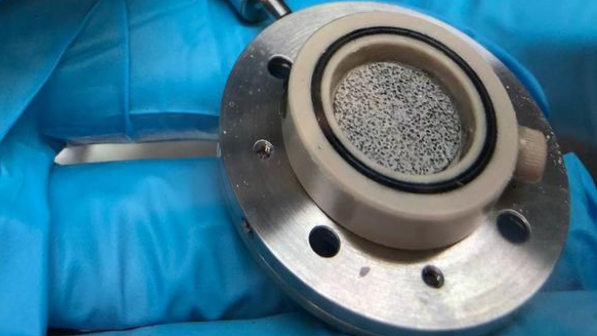 Scientists solve battery swelling problem with innovative tin foam