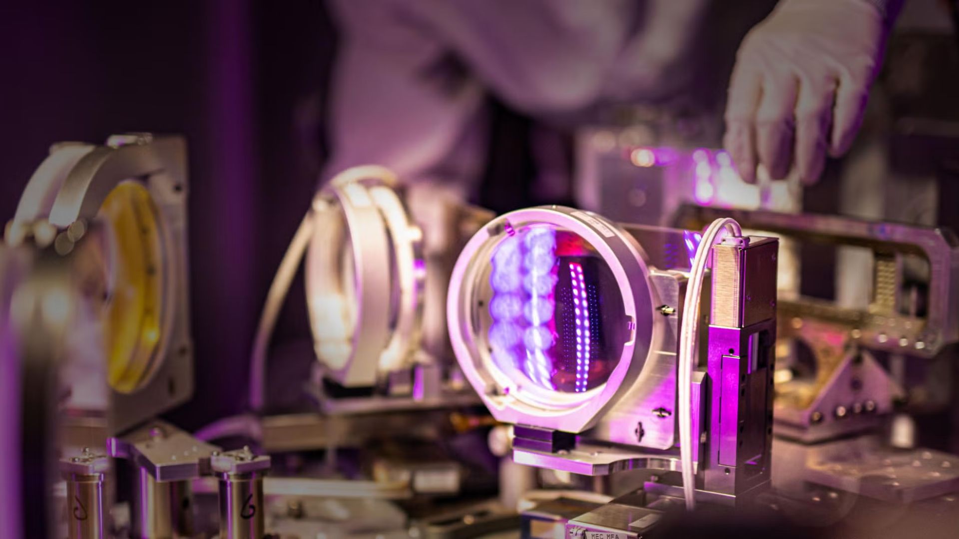 US lab achieves 100x efficiency boost in laser-plasma accelerator