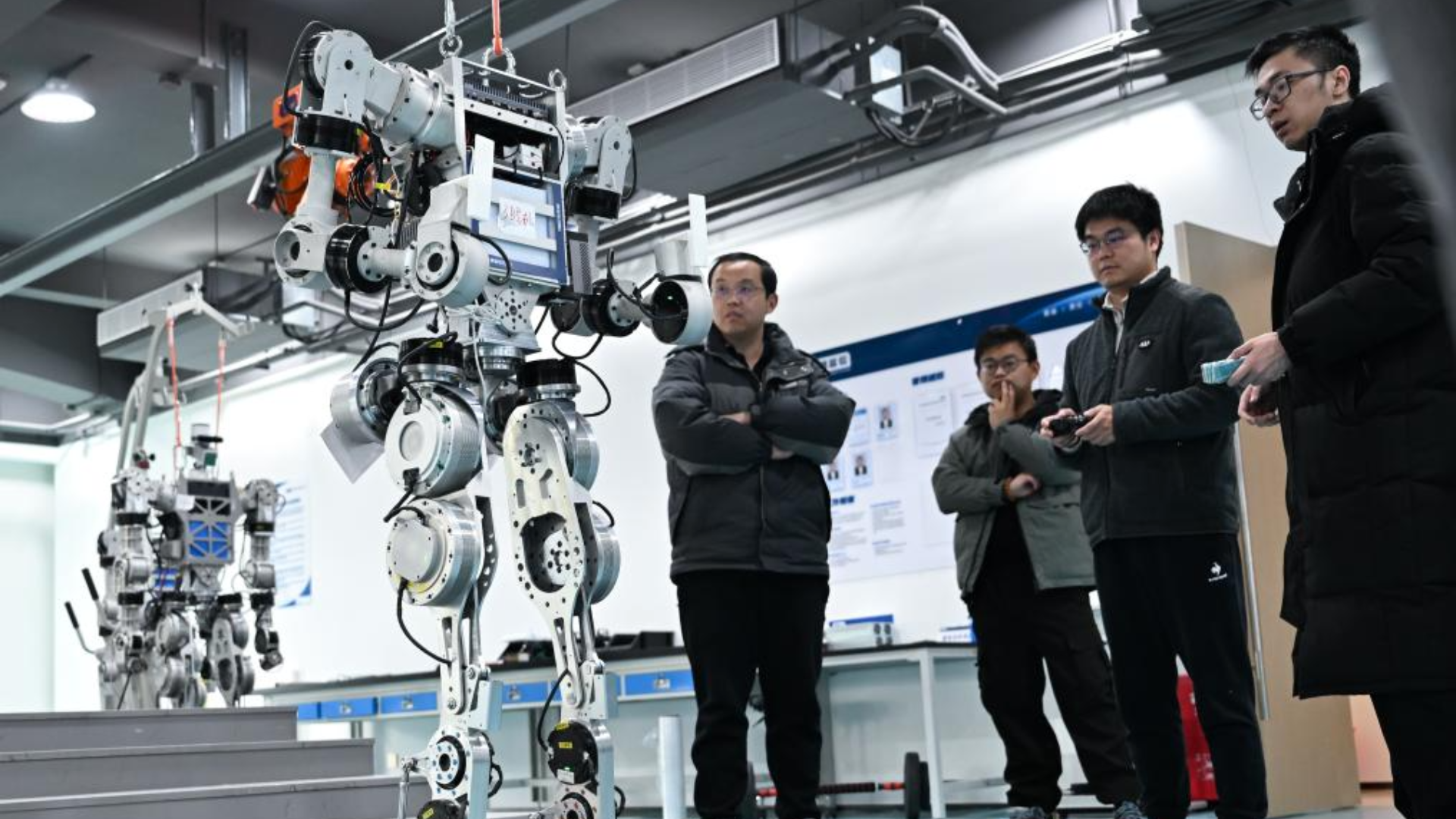China’s humanoid robot lifts 132 pounds, raises the bar for peers