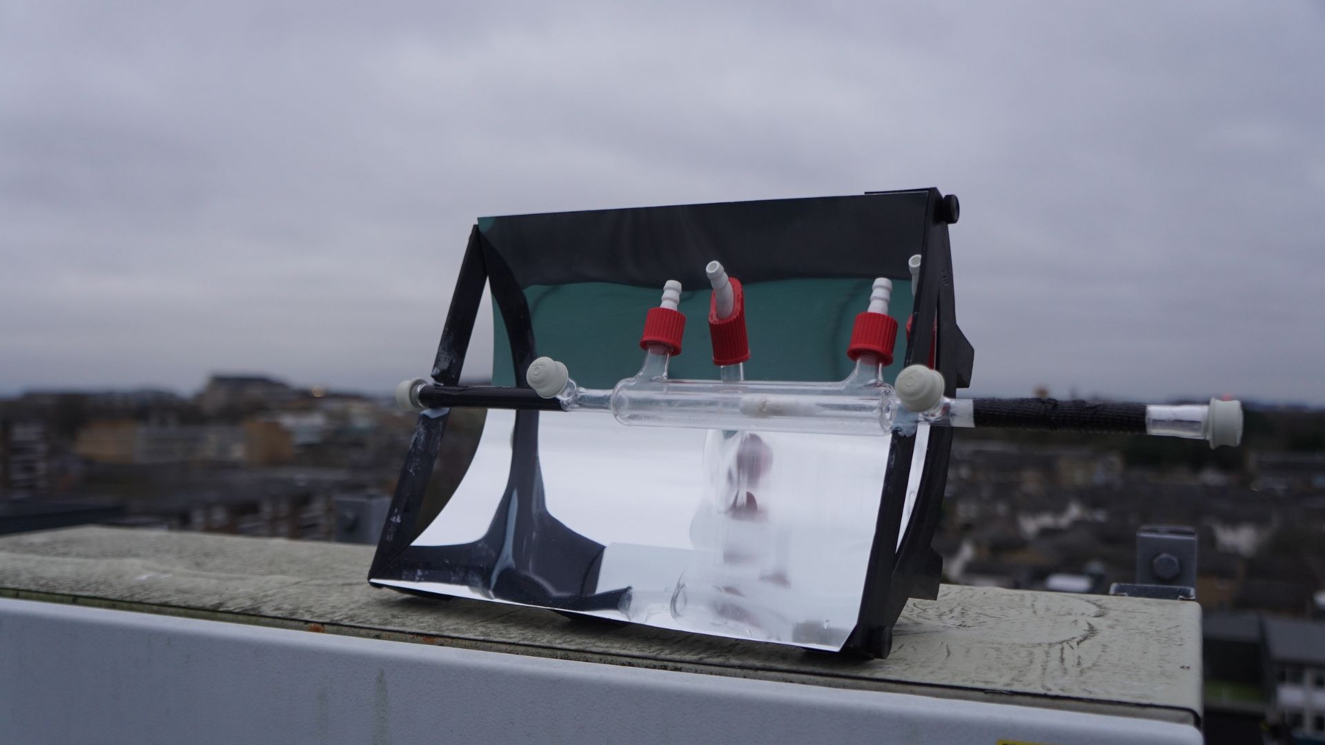 Portable solar-powered reactor turns CO2 into fuel for cars, planes