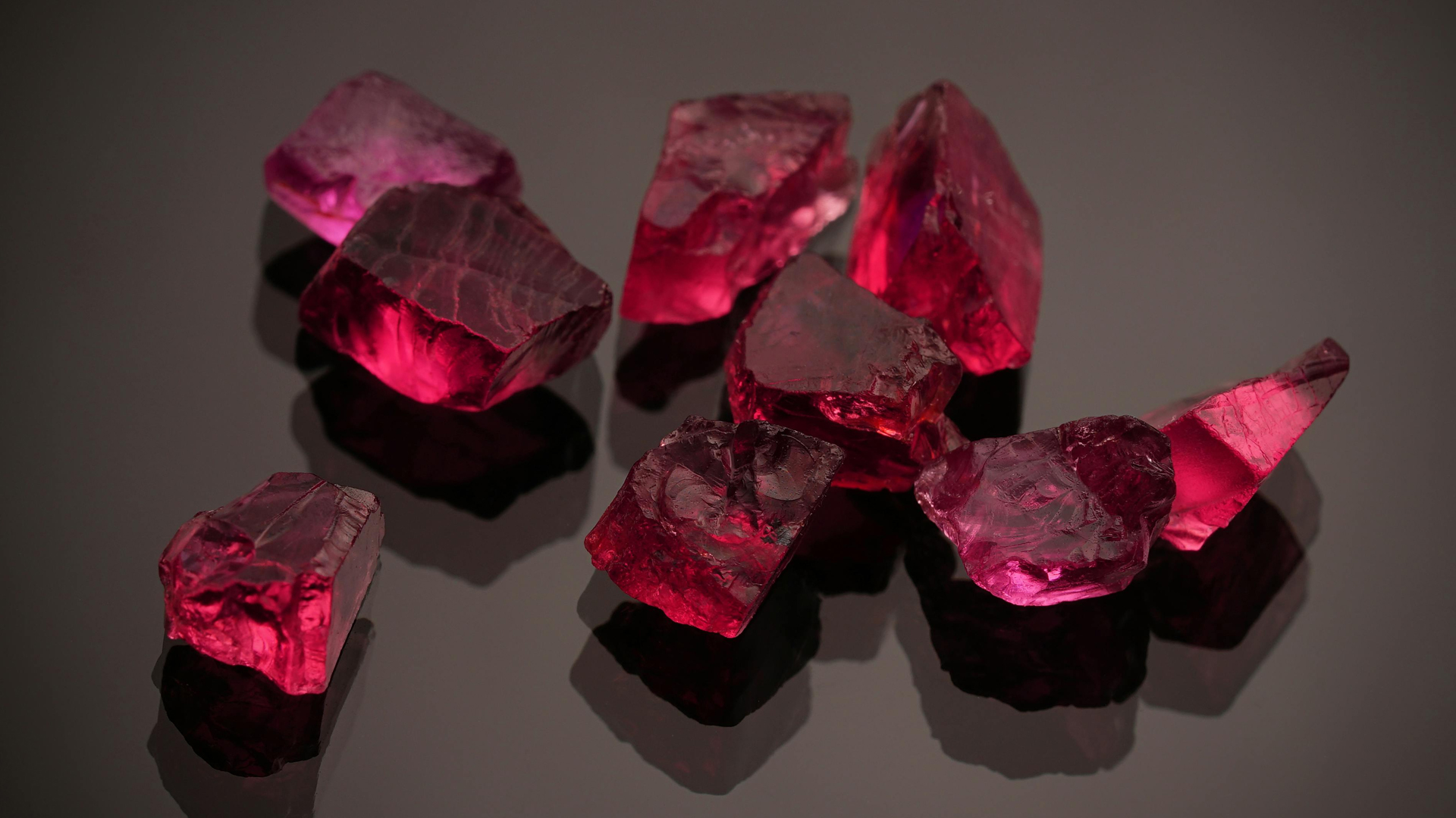 Scientists achieve qubit readout in ruby-like gemstone spinel