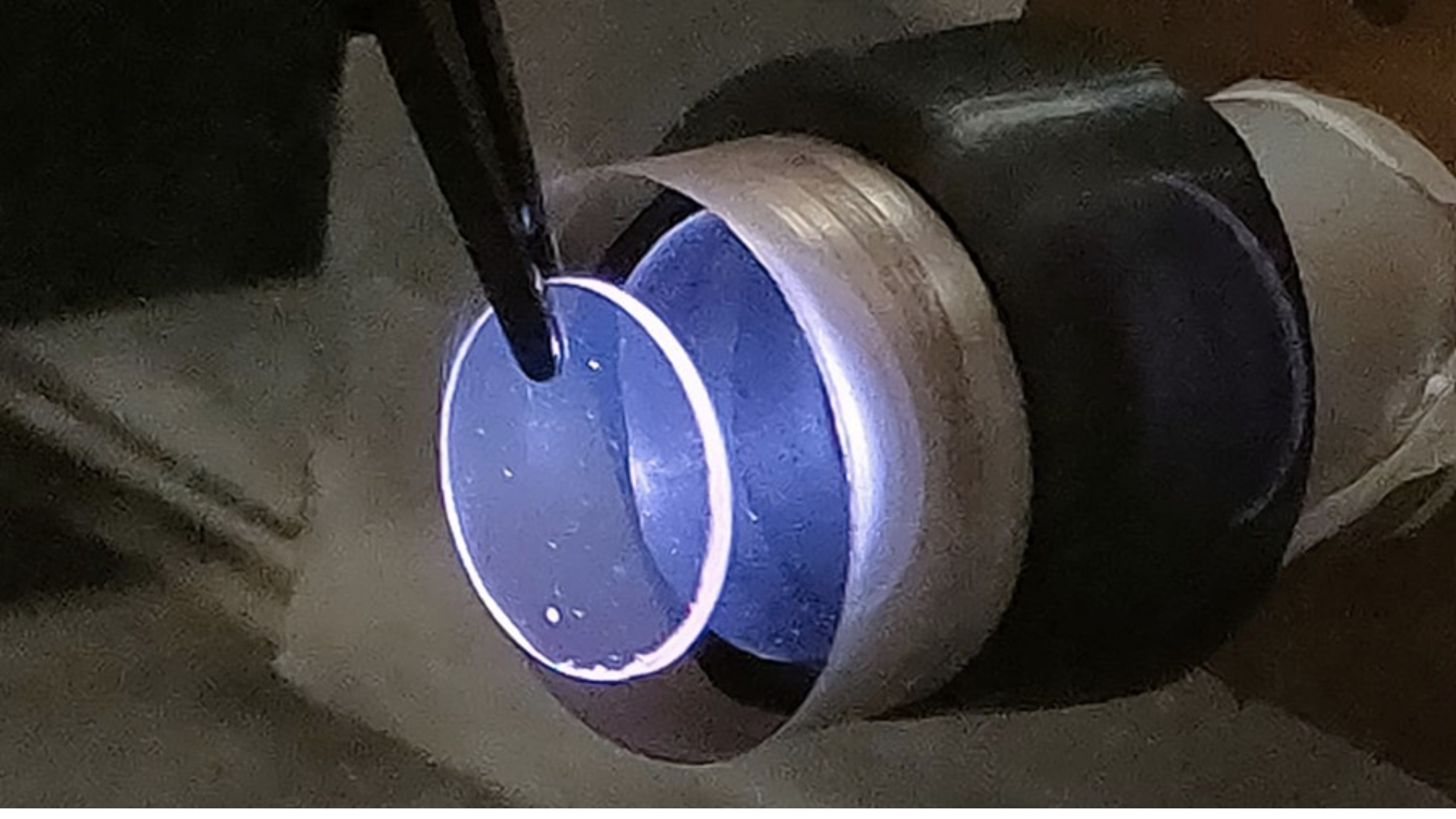 Quantum-inspired technique transforms crystal gaps into terabyte storage