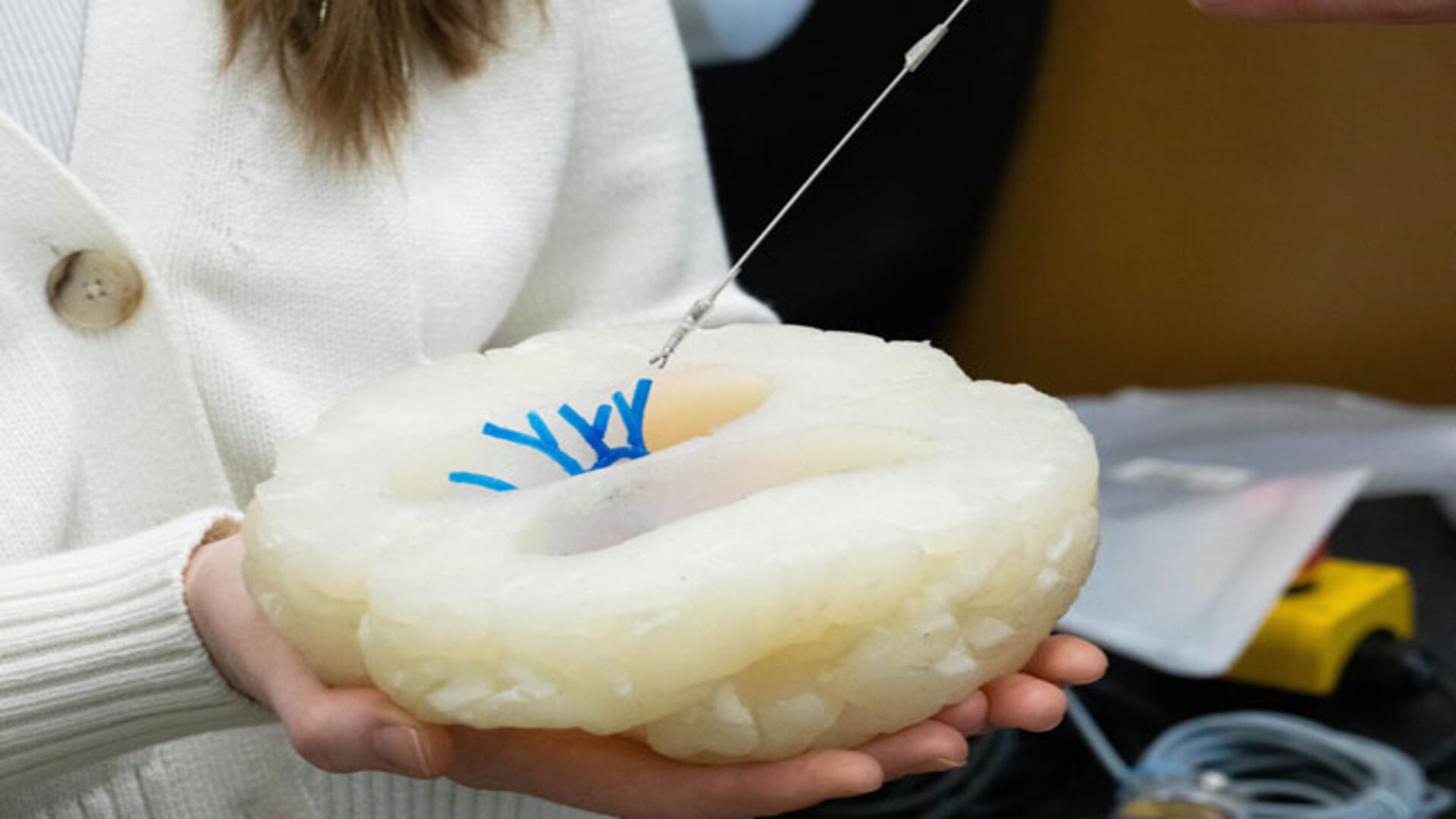 Tiny robotic tools achieve 76% success in scalpel-free brain surgery