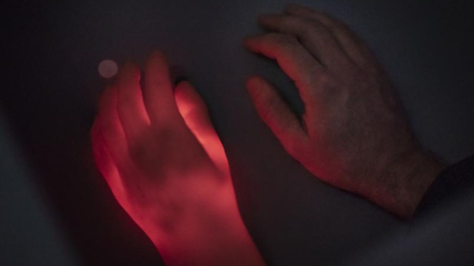 Brain trickery reduces pain sensitivity, shows fake rubber hand test