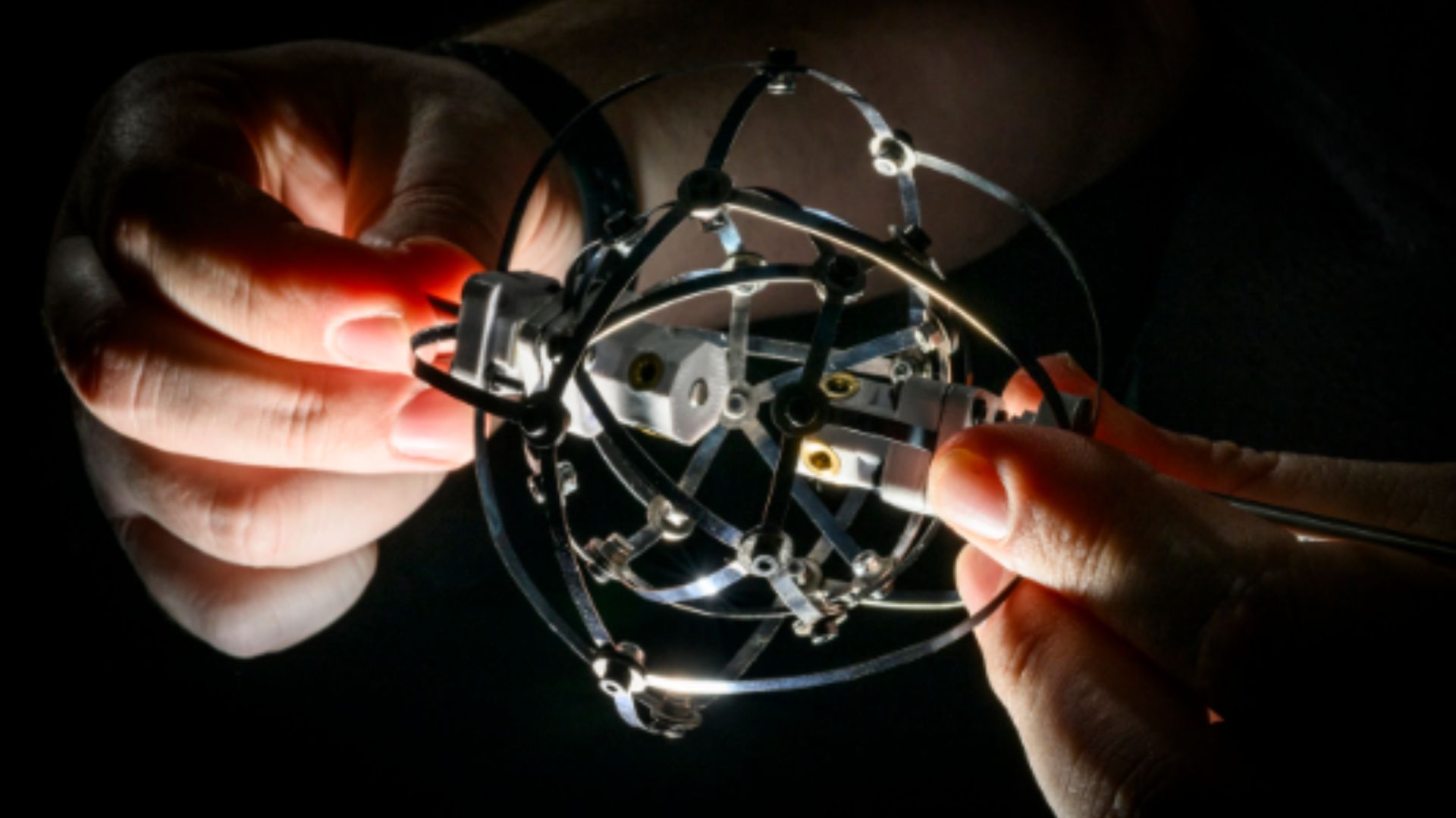 New hybrid robotic arm is the perfect mix of strength and flexibility