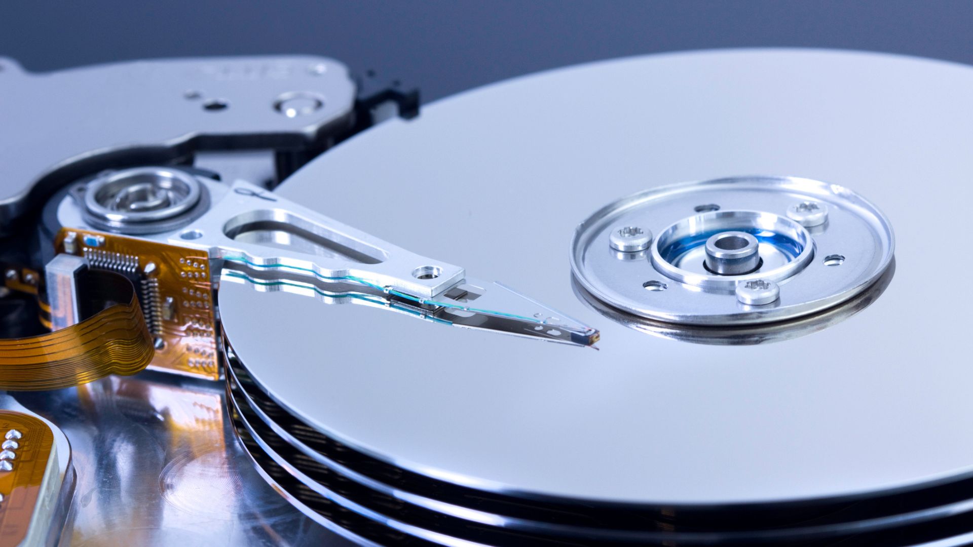 Scientists unveil new magnetic state for smarter, cooler data storage