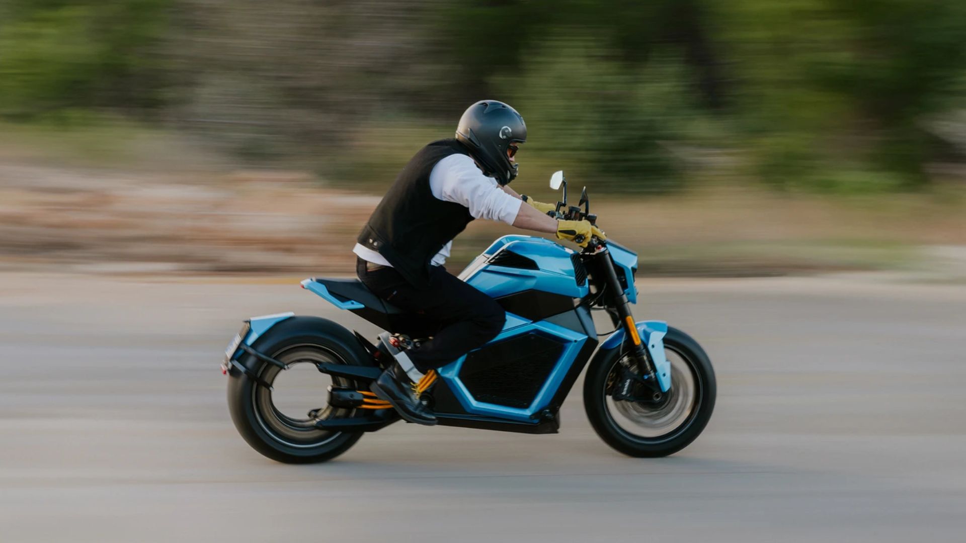 Electric motorcycle sets world record, runs 193-mile on single charge
