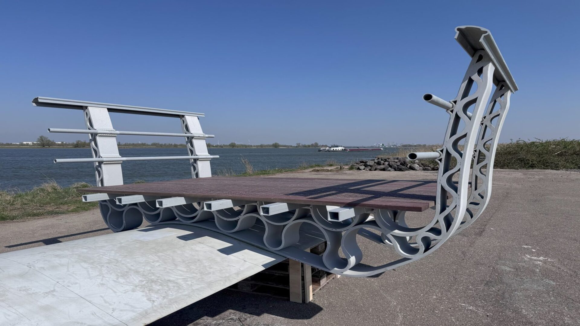 Dutch engineers turn dead wind turbine blade into 3D-printed bridge