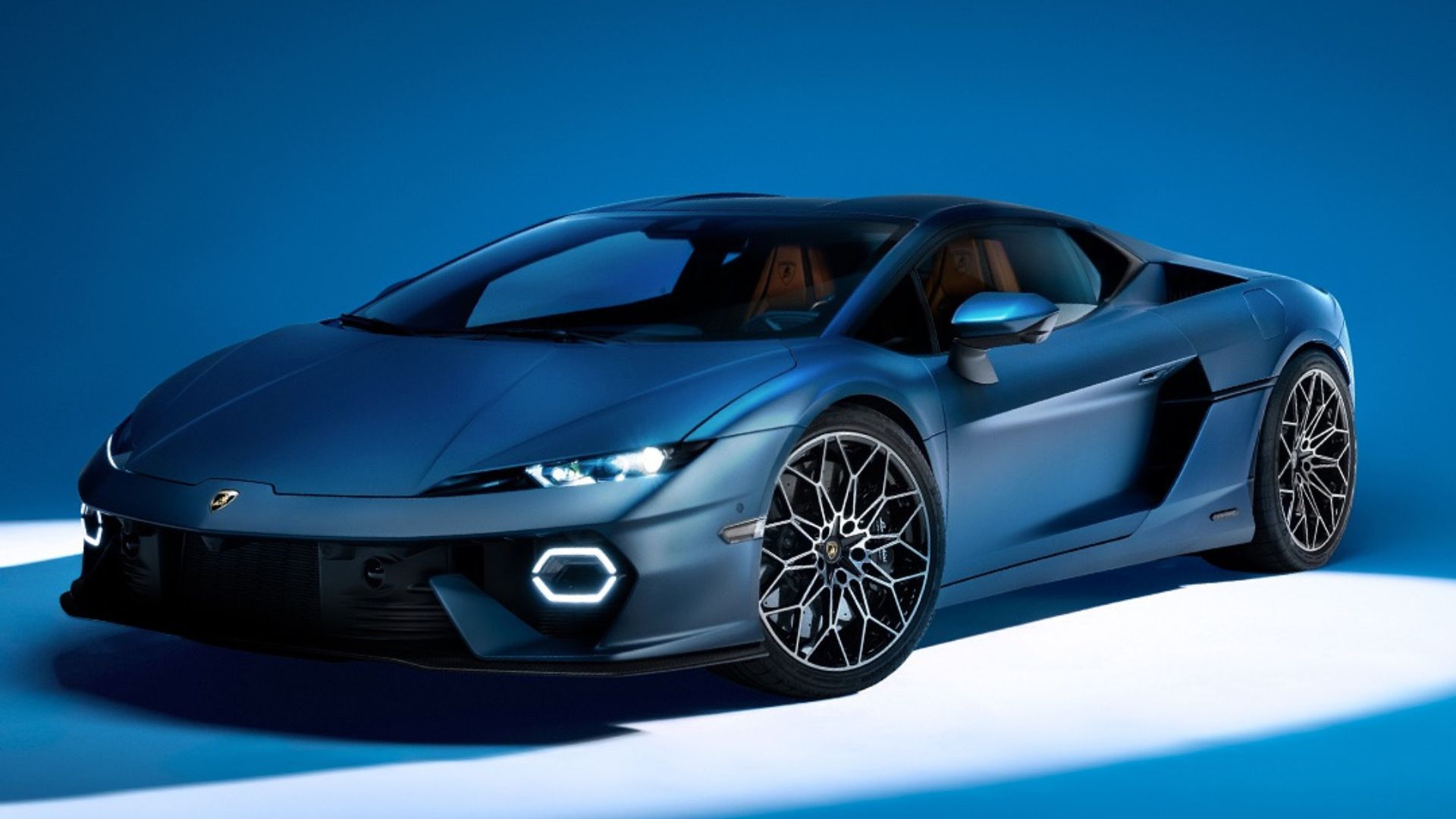 Lamborghini car packs 907 hp, hits 213 mph with hybrid V8 power