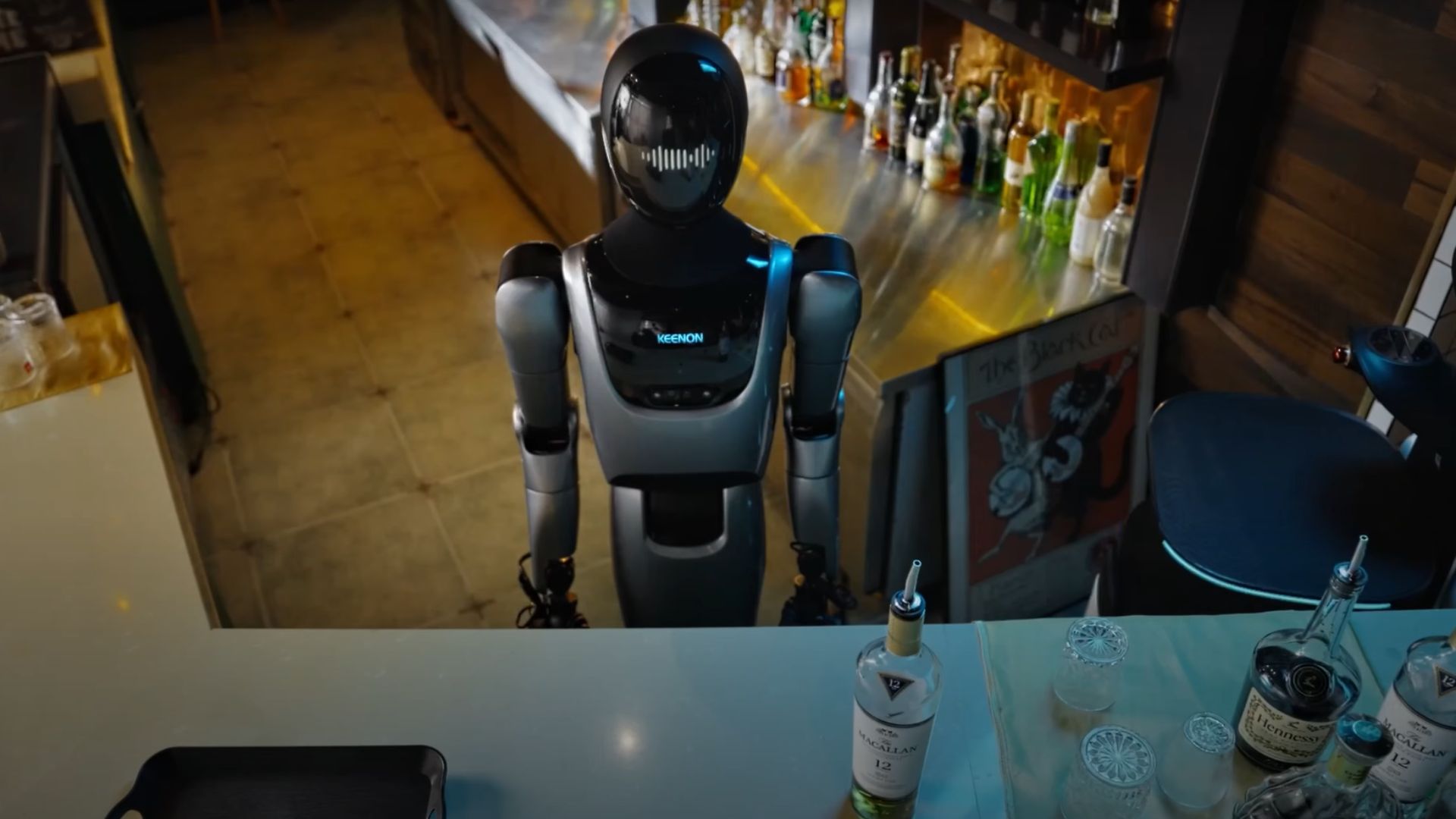 China's KEENON unveils smart humanoid robot for hospitality sector