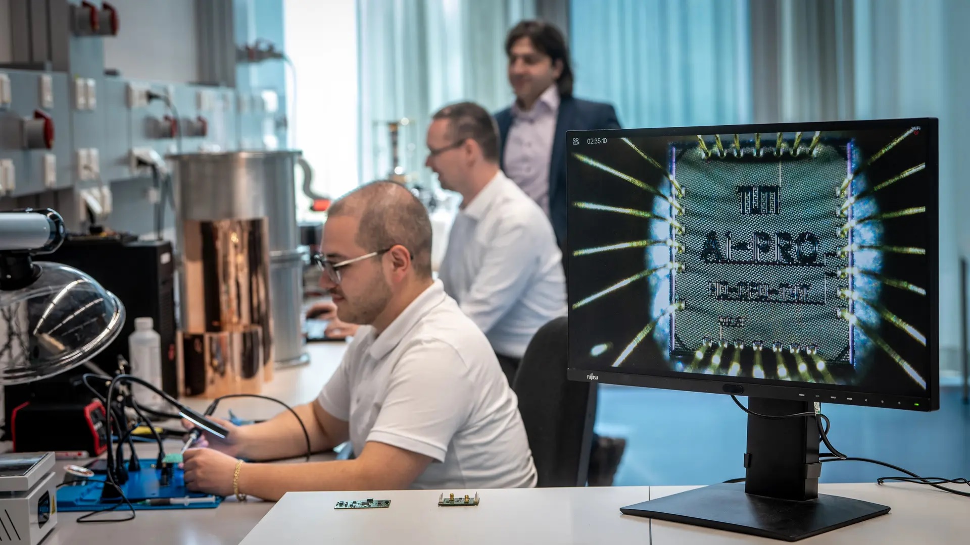 Brain-like thinking AI chip with 100x less energy use developed