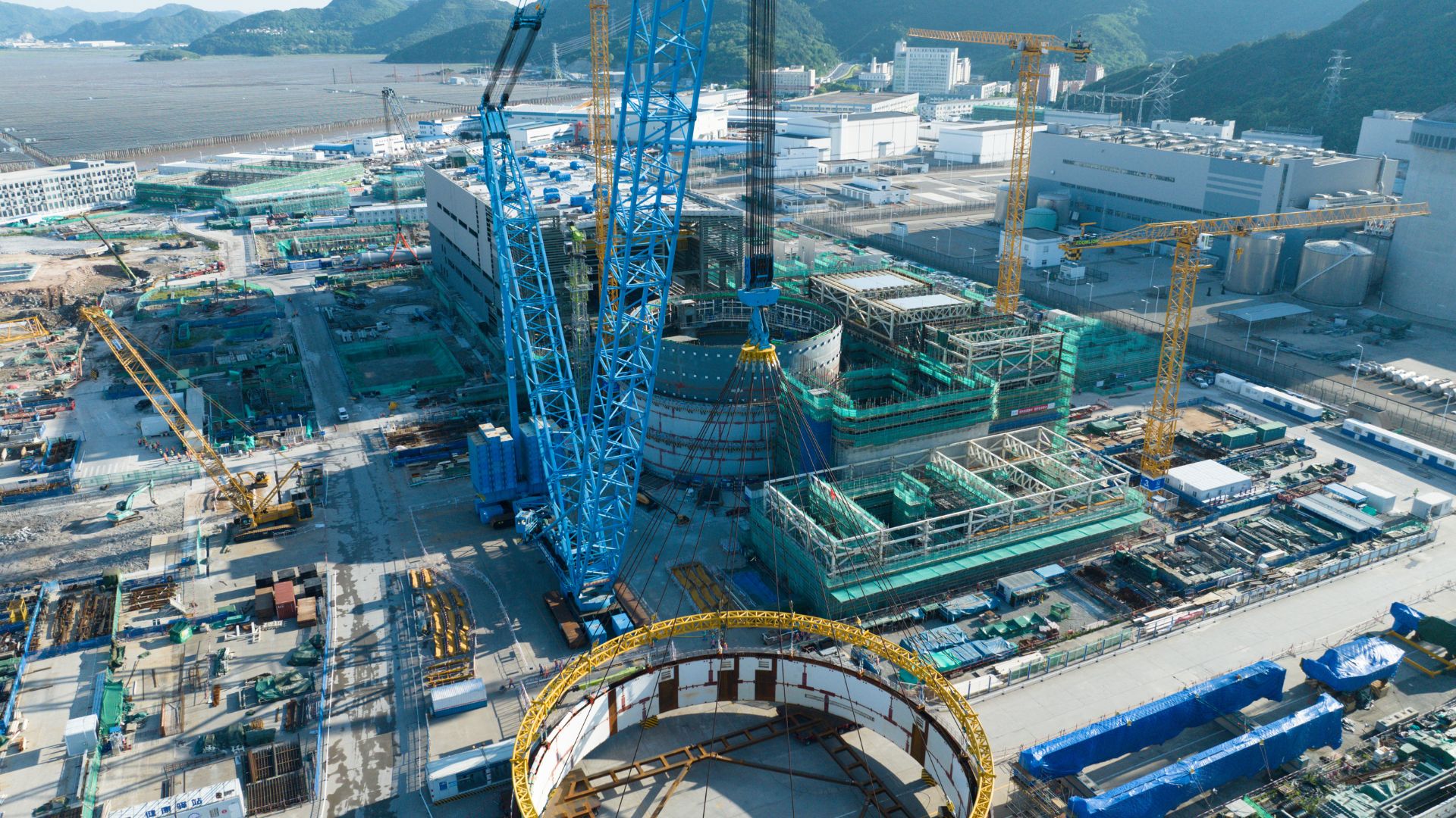 World-first mini nuclear plant ready to power 526,000 homes in China