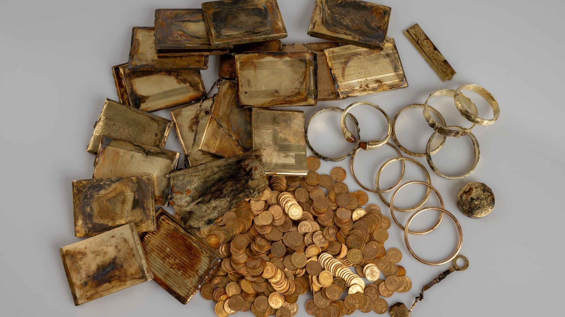 $340,000 hidden treasure, 598 gold coins discovered in Czech by hikers