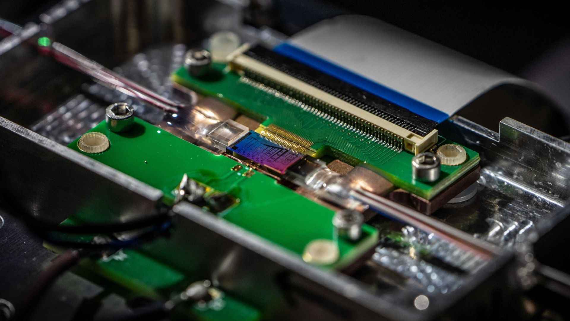 World’s first photonic qubit on chip advances scalable quantum tech