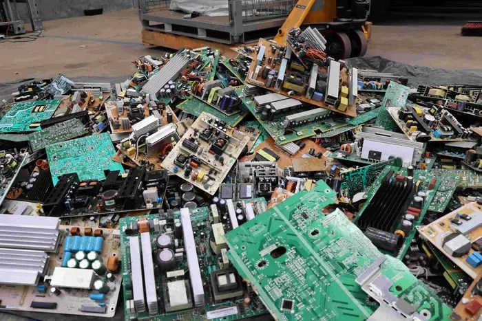 New toxin-free method extracts precious metal from ore, e-waste