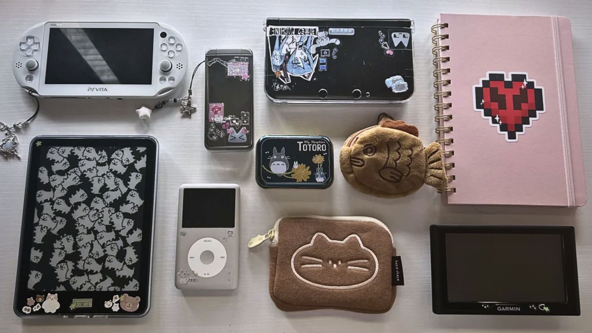 How dumbphones and Y2K nostalgia fuel Gen Z’s retrotech return