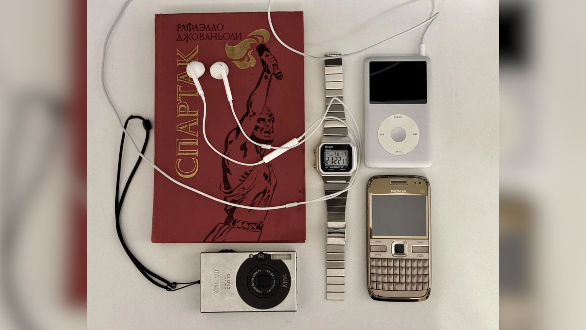 How dumbphones and Y2K nostalgia fuel Gen Z’s retrotech return