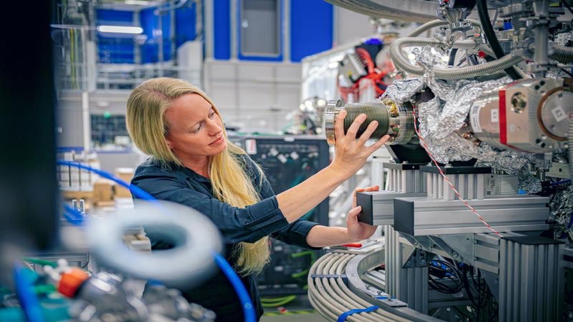 3D image reveals atomic dance moments before molecule explosion