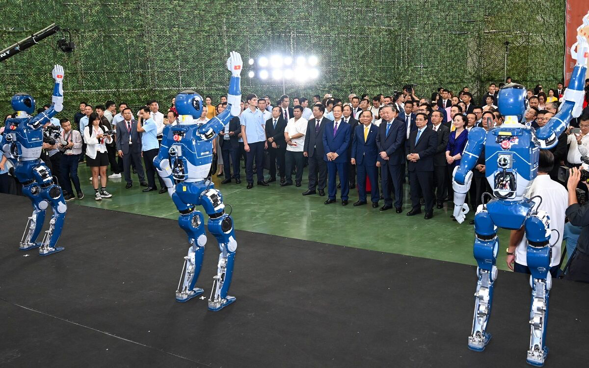 Vietnam’s humanoid robot dance crew dazzles with live performance
