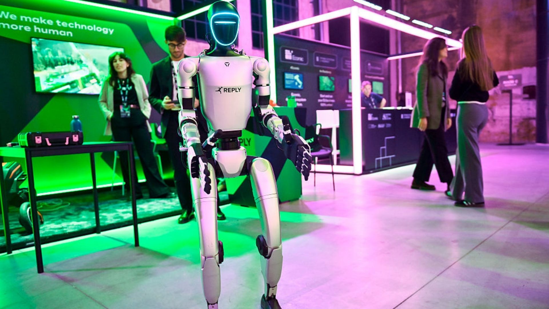 7 'secrets' that make humanoid robots think, walk and work like humans