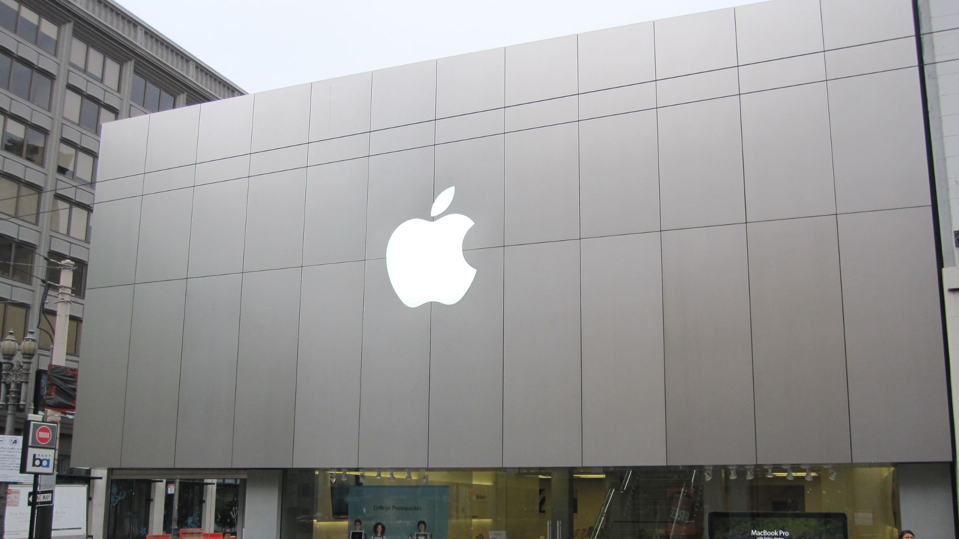 Apple offers reduced 15% rate for mini apps using required APIs