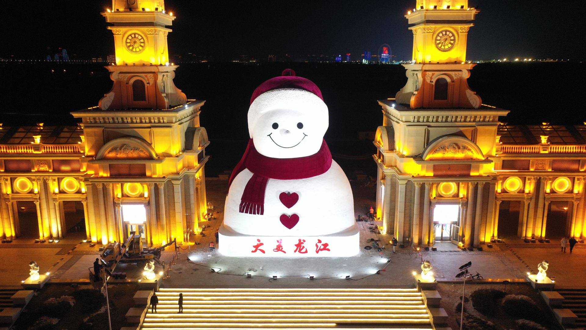 China makes six-story-tall snowman made of 124,000 cubic feet of snow