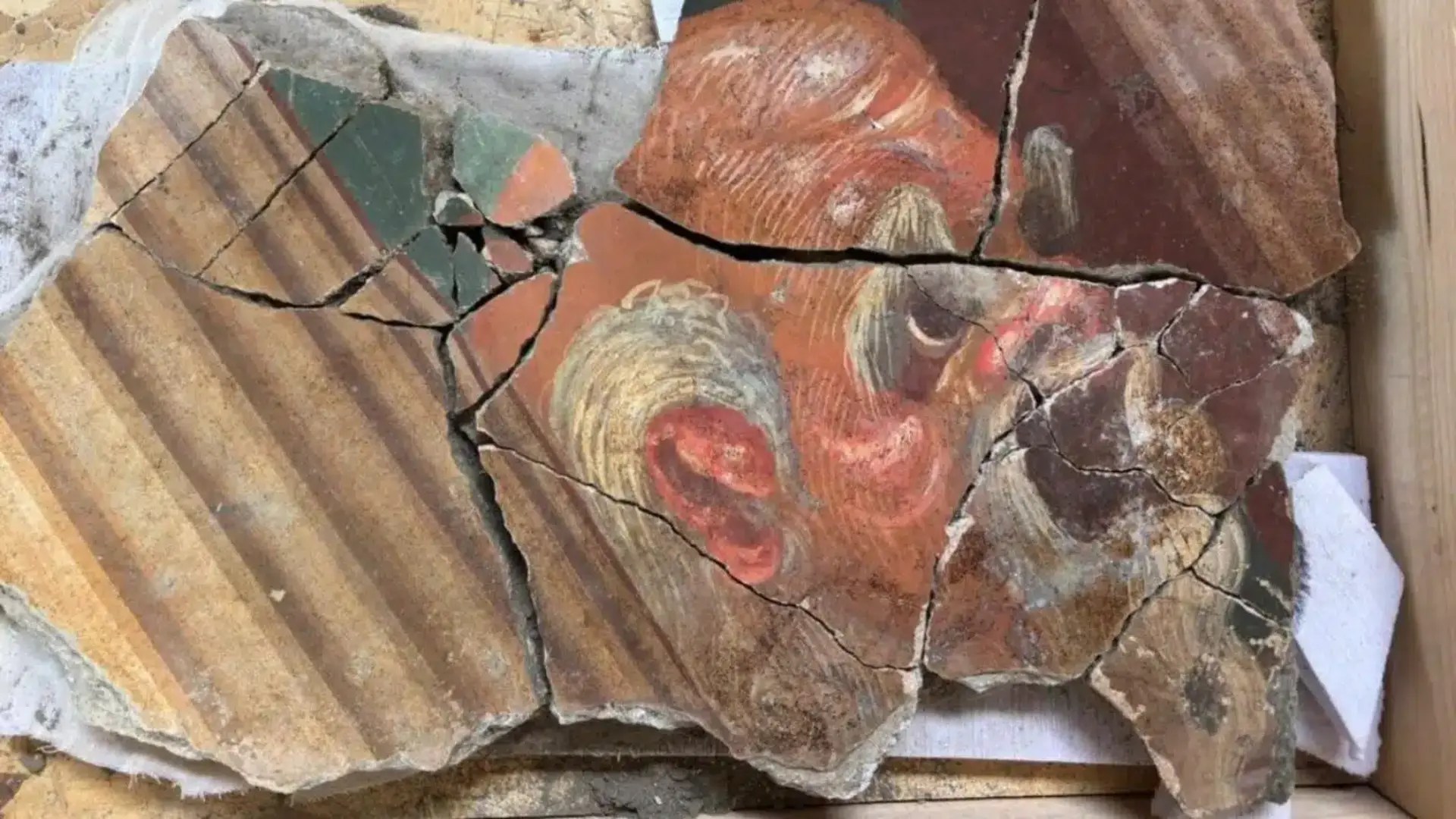 Archaeologists discover new paintings at royal Roman Villa di Poppea