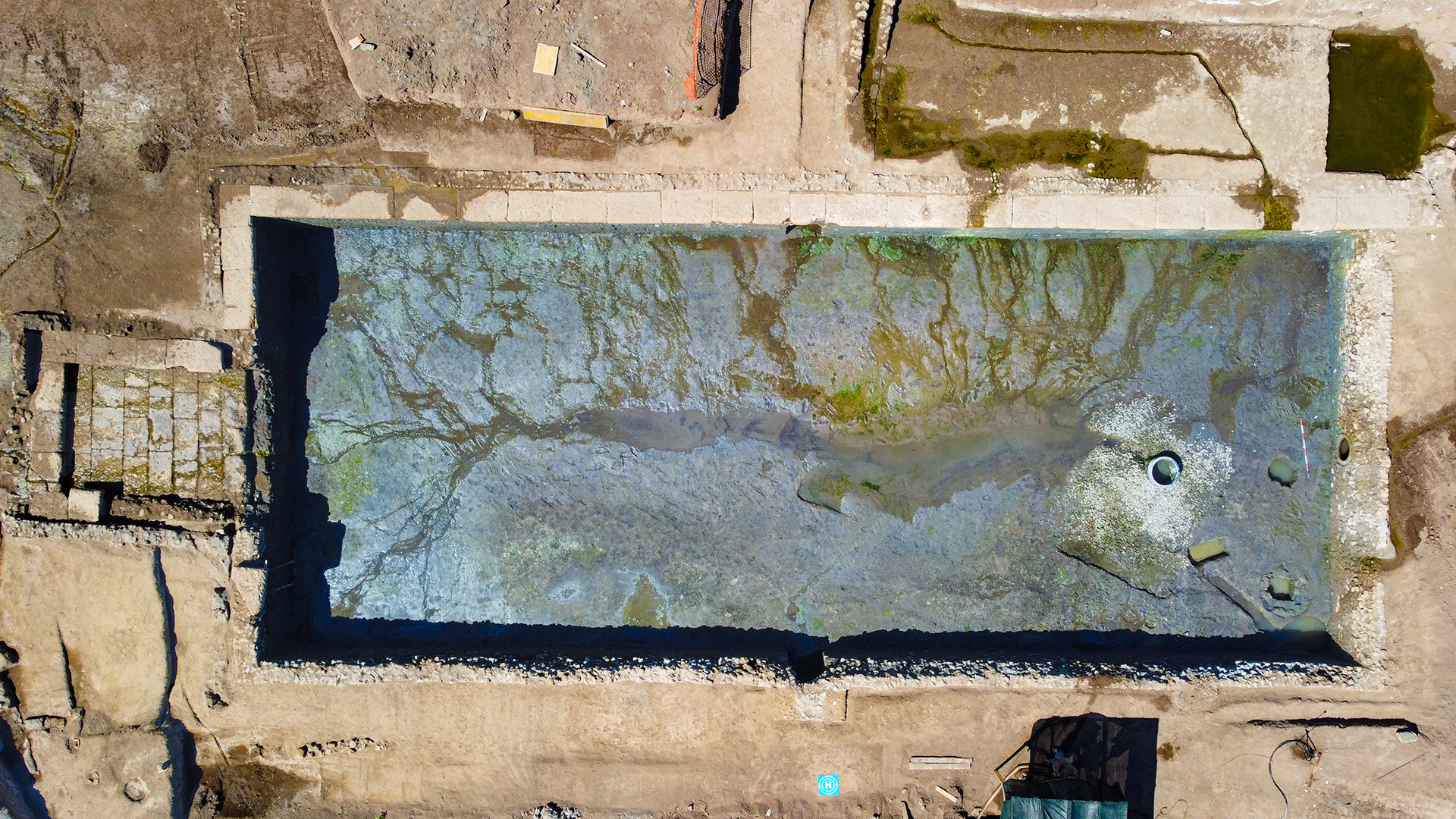 2,400-year-old new neighborhood in Rome discovered with pools, tombs