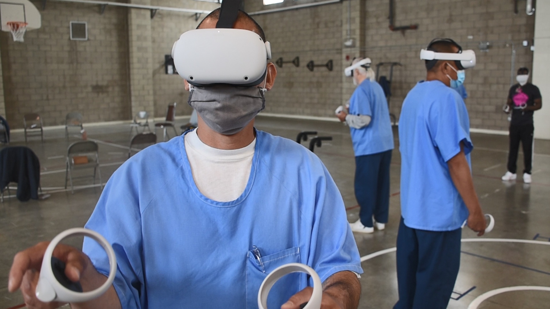 Prisoners escape cell walls using virtual reality headsets in US jails