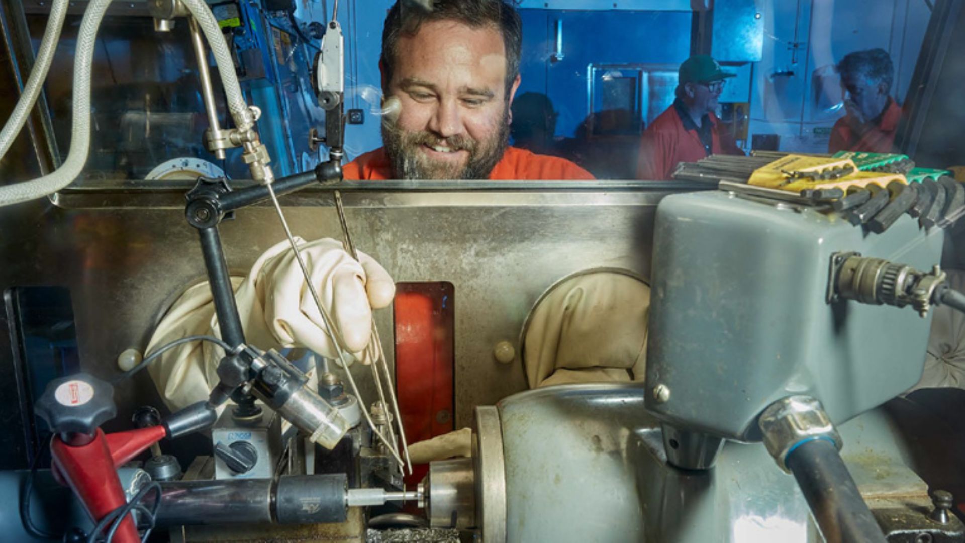 In a first, US team captures plutonium atom in tiny molecular 'cage'