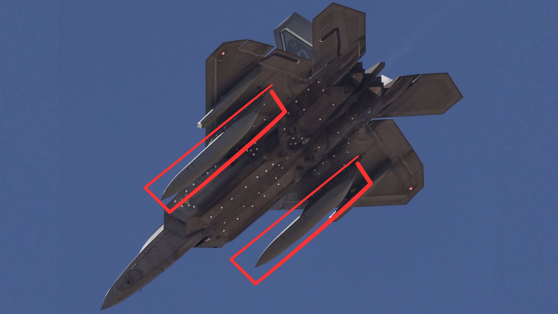US tests F-22 Raptor with stealth fuel tanks for long-range missions
