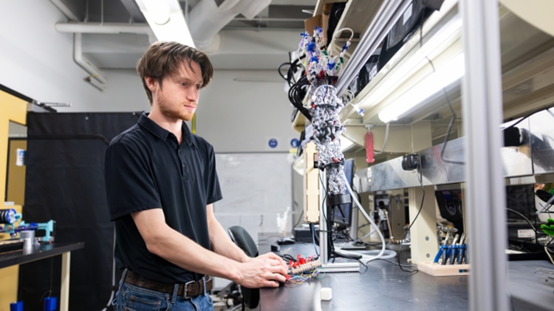 Pasta-like robot muscles powered by air can lift 100x their weight